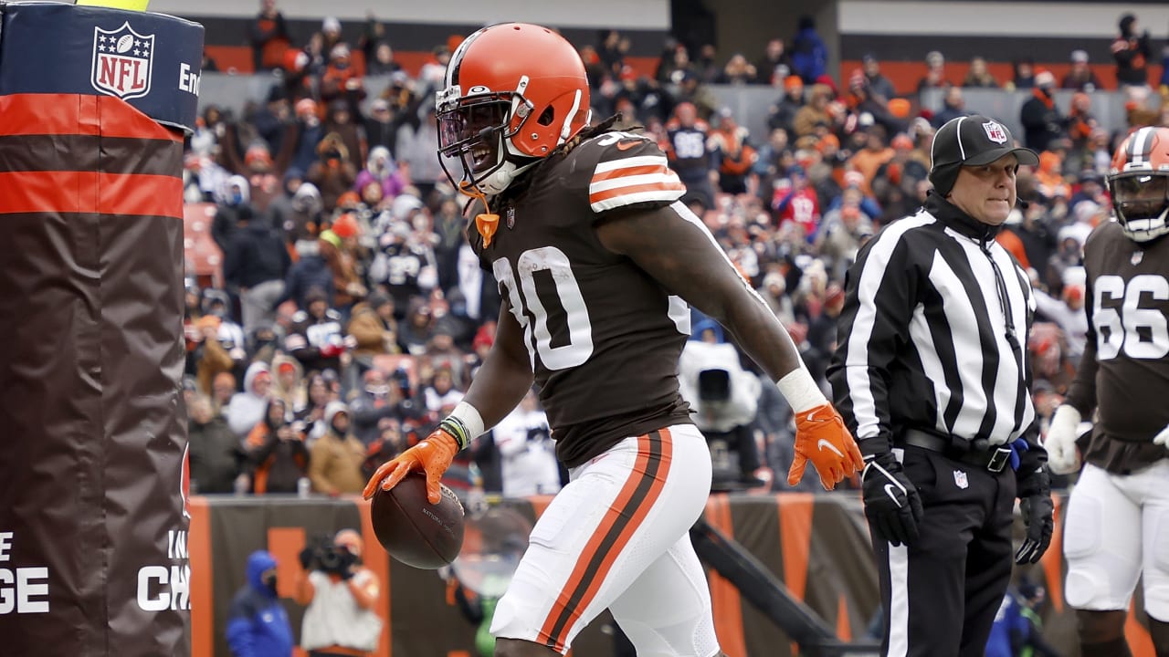 Cleveland Browns running back D'Ernest Johnson leaps up into the Dawg ...