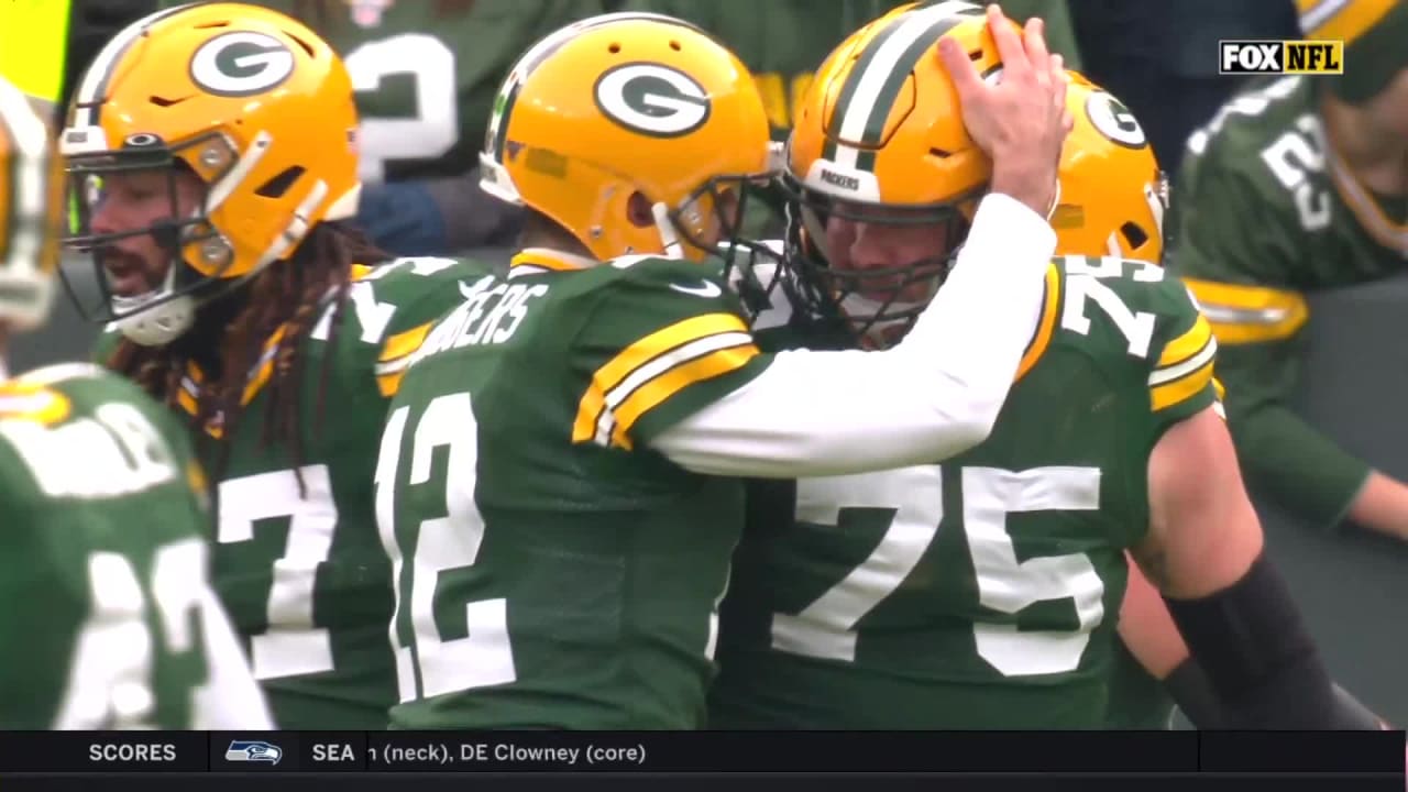 Aaron Jones slices through defenders to cap Packers' drive with TD
