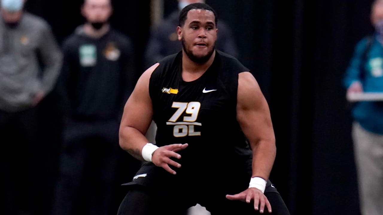 Chicago Bears select Missouri tackle Larry Borom with No. 151 pick in ...