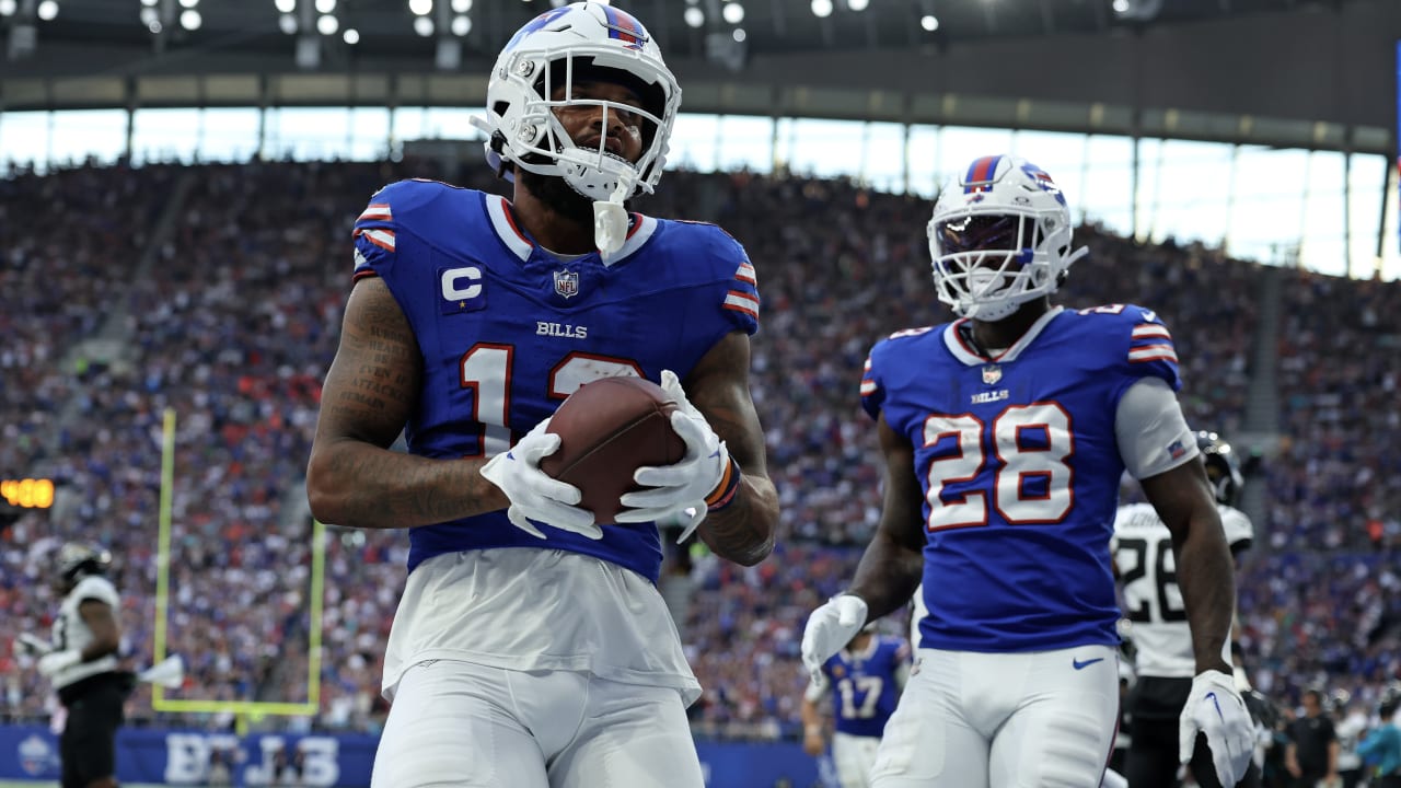 Buffalo Bills quarterback Josh Allen's tight window TD pass to wide receiver Gabe Davis pulls ...