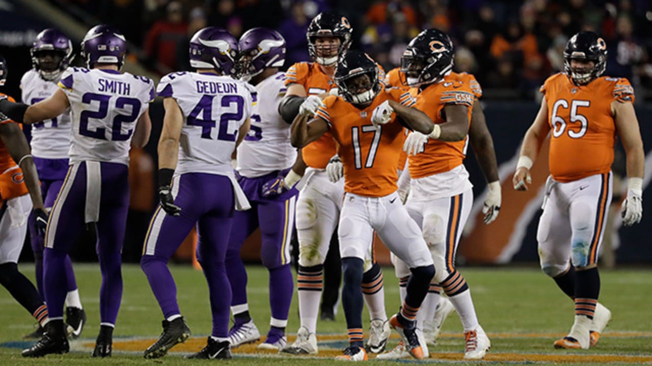 Anthony Miller somehow holds on to a big-time catch