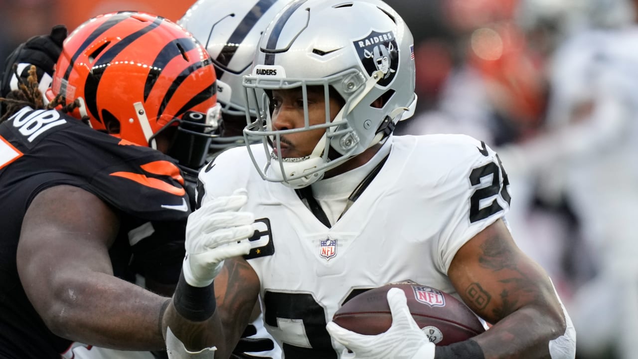 Las Vegas Raiders running back Josh Jacobs’ 35-yard burst marks Raiders ...