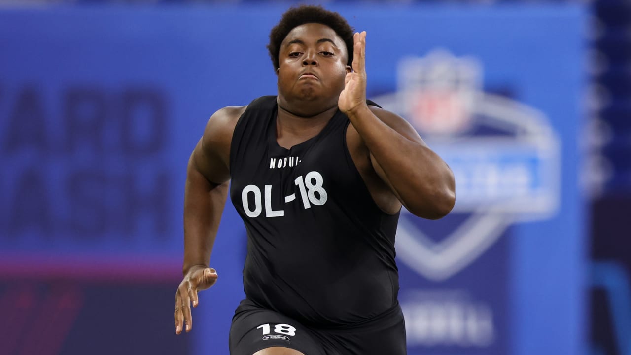 Offensive guard Jon Gaines II runs official 5.01-second 40-yard dash at ...