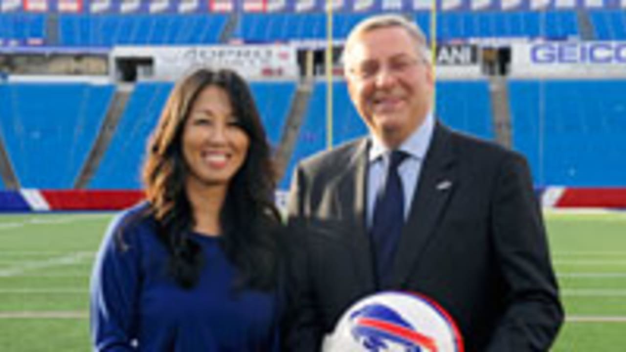 Bills introduce Terry and Kim Pegula as new owners