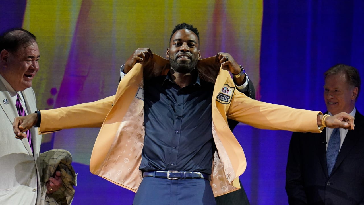 Pro Football Hall of Fame wide receiver Calvin Johnson receives his ...