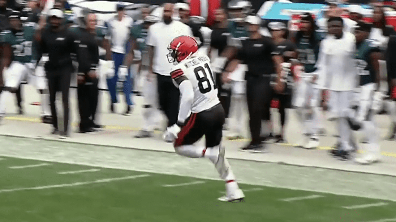 Cleveland Browns tight end Zaire Mitchell-Paden has open field ahead on ...
