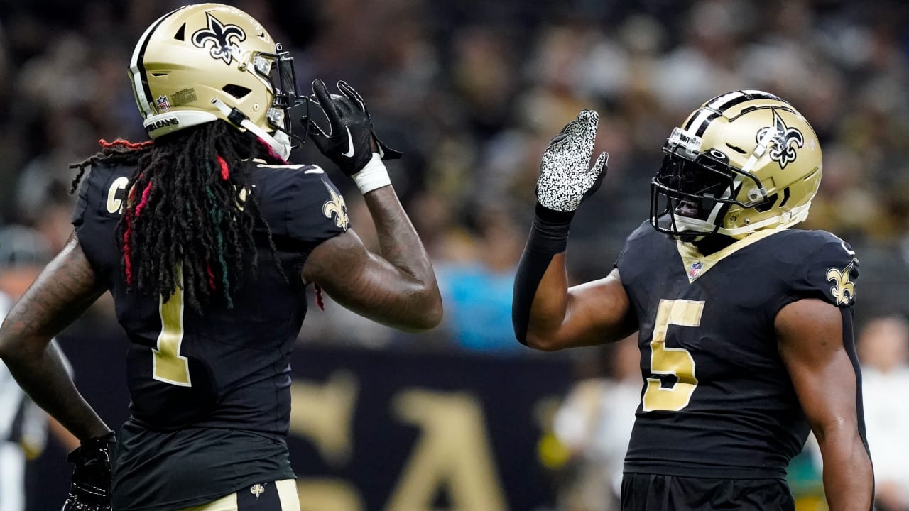 New Orleans Saints running back Mark Ingram locates opening on goal-line TD