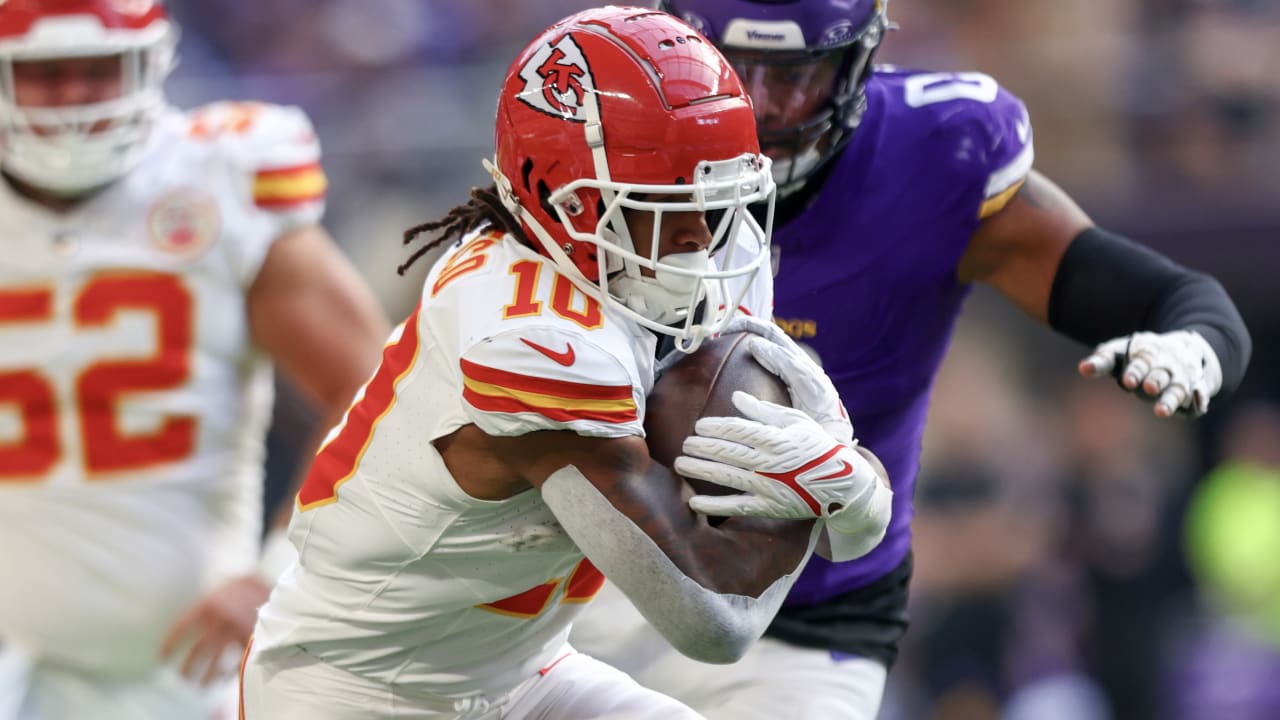 Kansas City Chiefs running back Isiah Pacheco plows through goal-line ...