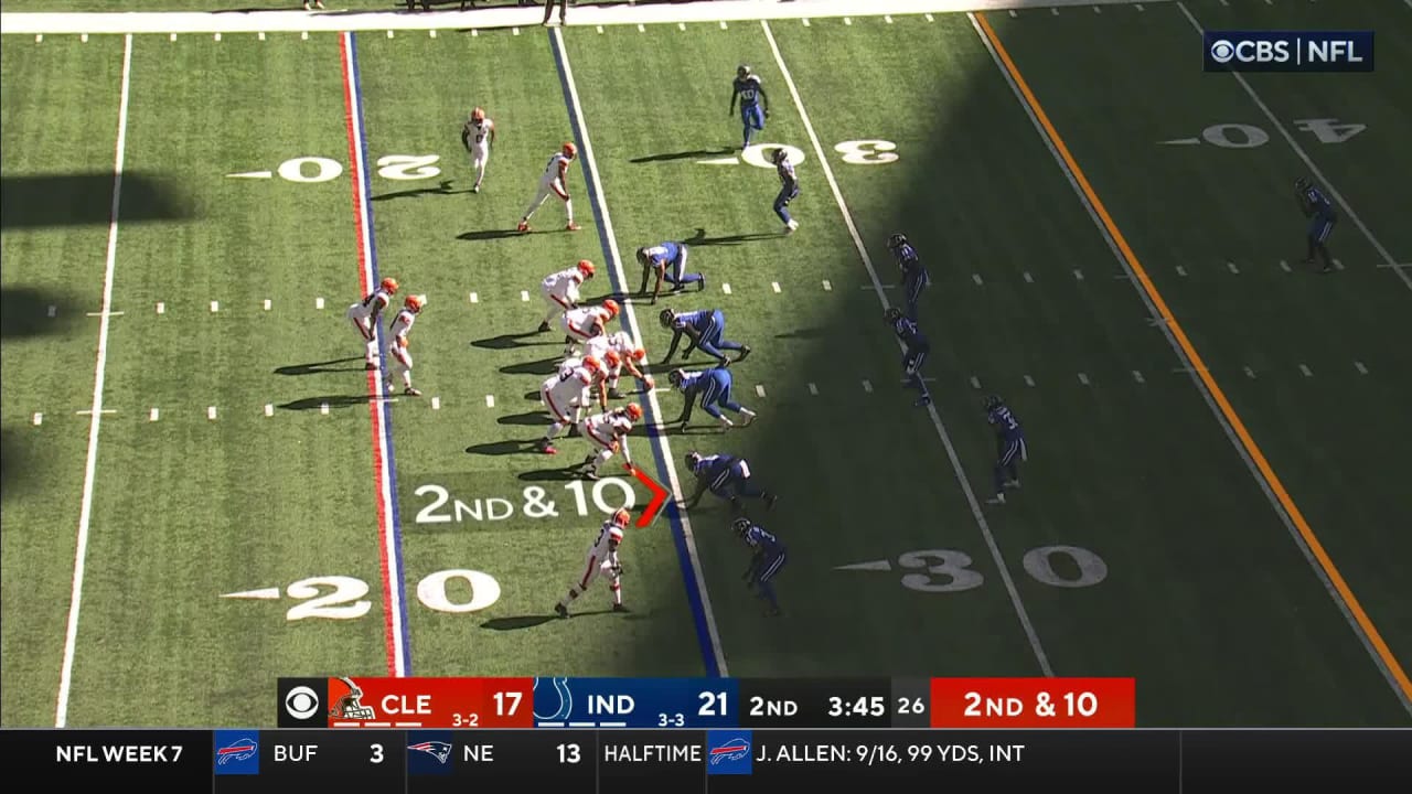 Cleveland Browns tight end David Njoku takes two Colts for a ride on ...