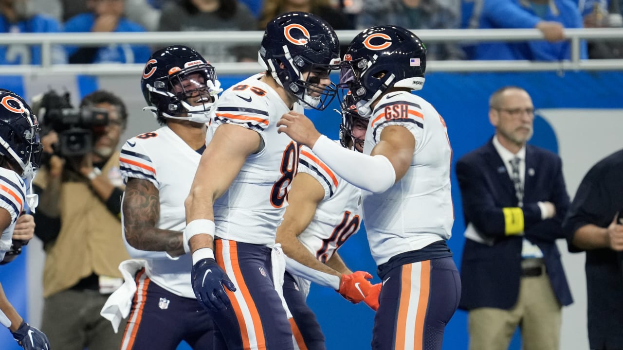 Chicago Bears tight end Cole Kmet uses truck stick at goal line to ...
