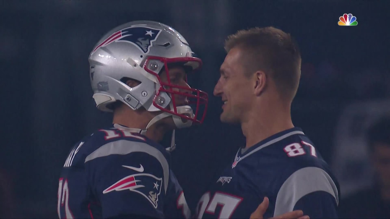 Gronk and Brady share pregame moment before Week 1 game vs. Steelers