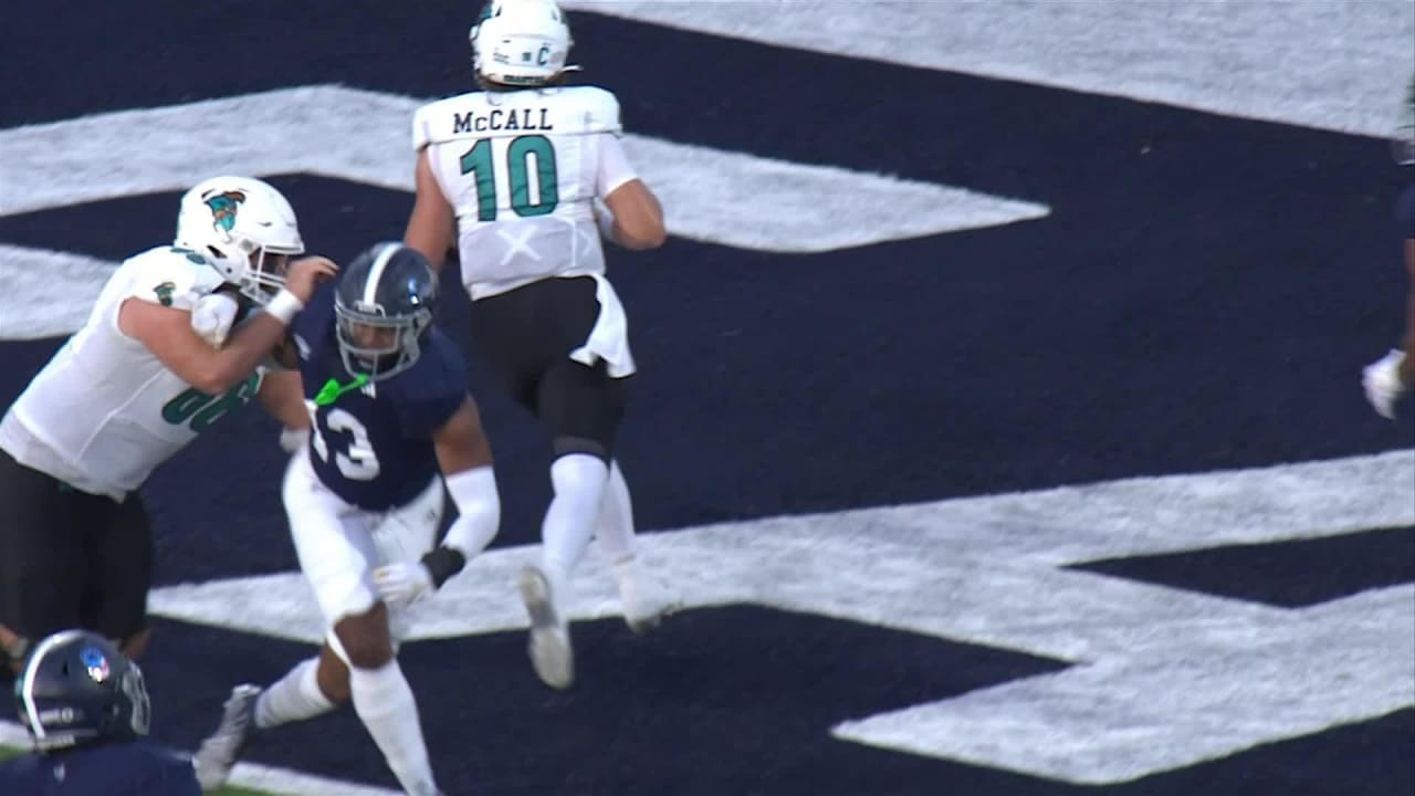 Coastal Carolina Chanticleers running back Braydon Bennett takes pitch ...