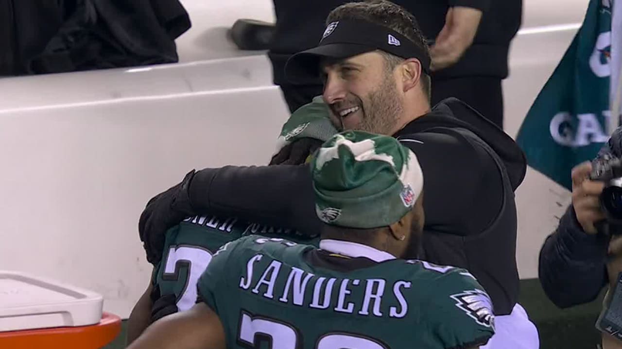 Philadelphia Eagles players, coaches embrace on sideline as final ...