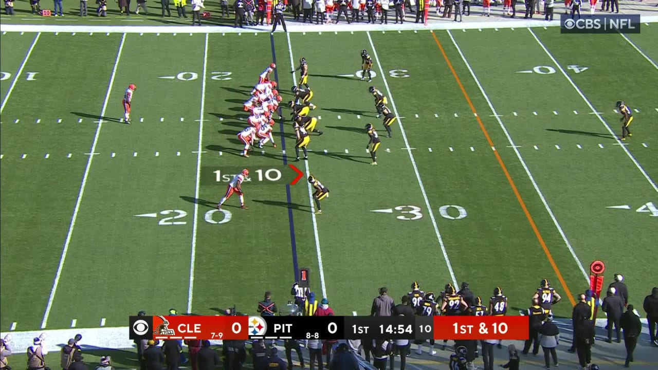 Cleveland Browns running back Nick Chubb goes up the middle for 19-yard ...