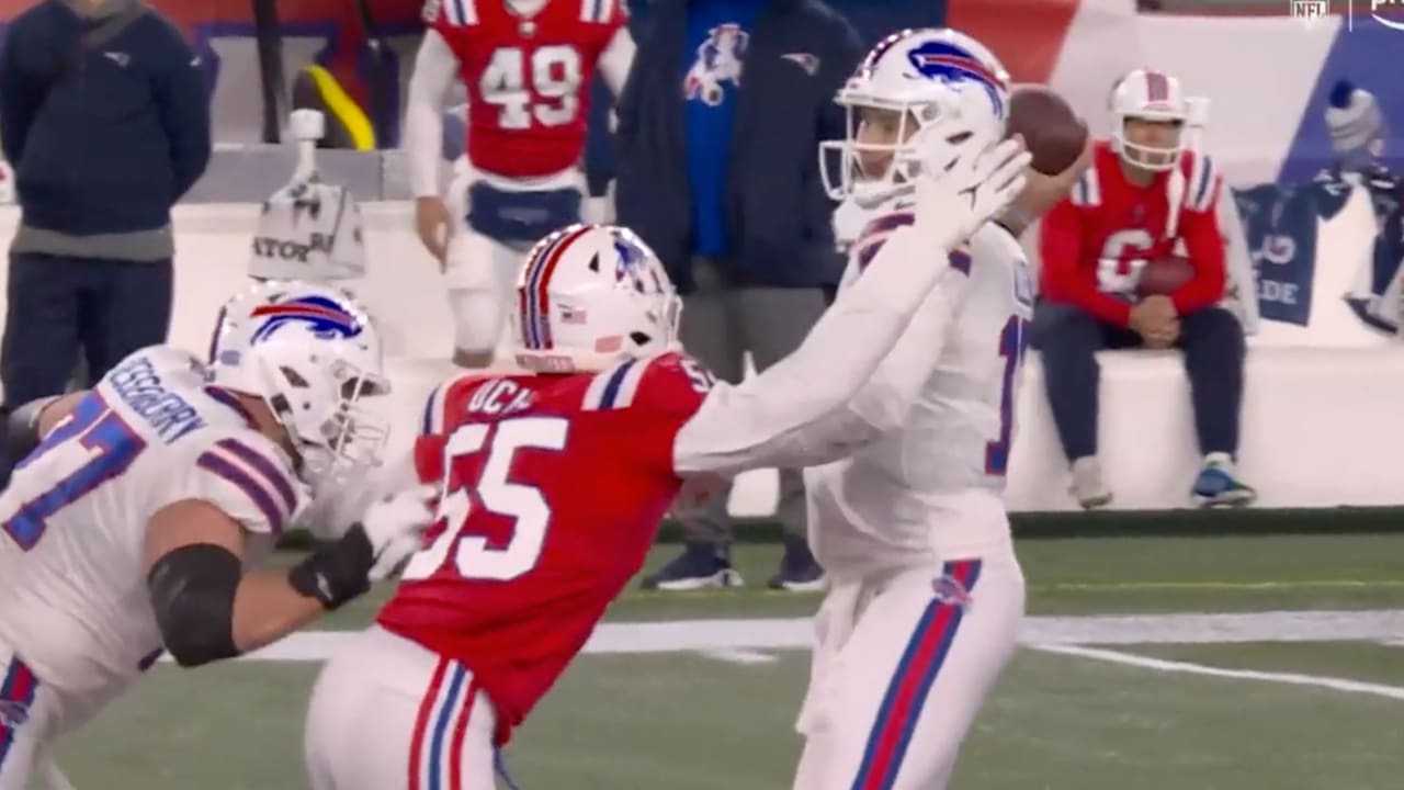 Buffalo Bills quarterback Josh Allen's sack-evading fadeaway pass ...