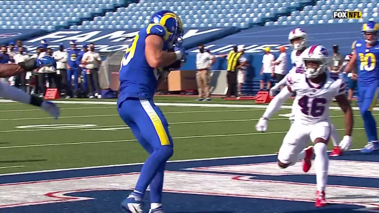 Los Angeles Rams quarterback Jared Goff zips a two-point pass past ...