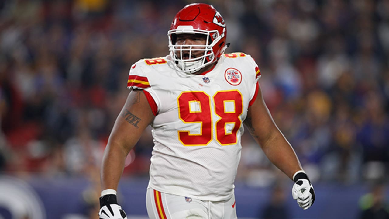 Xavier Williams flies off the edge for sack