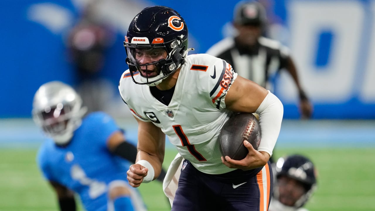 Chicago Bears quarterback Justin Fields lines up as RB to take 31-yard ...