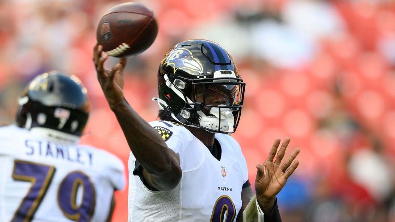 Baltimore Ravens quarterback Lamar Jackson delivers precise sideline ...