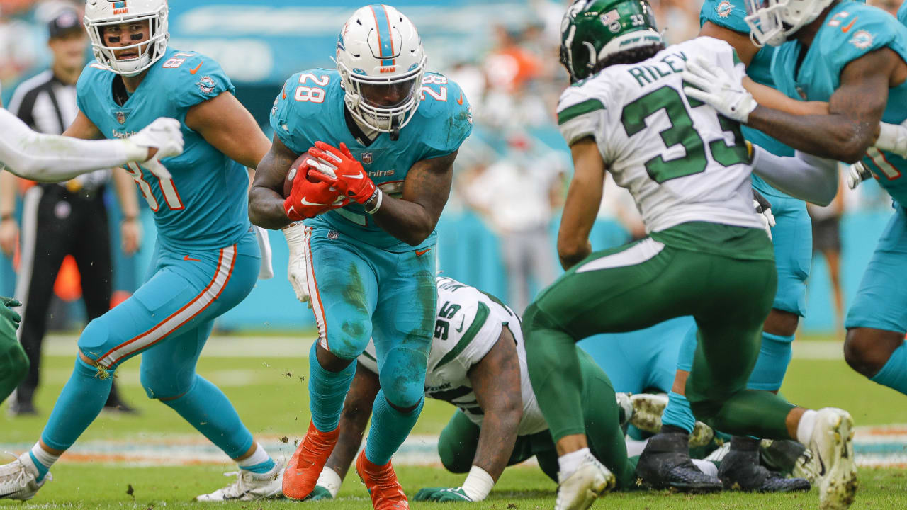 Miami Dolphins running back Duke Johnson rides convoy of blockers on HB ...