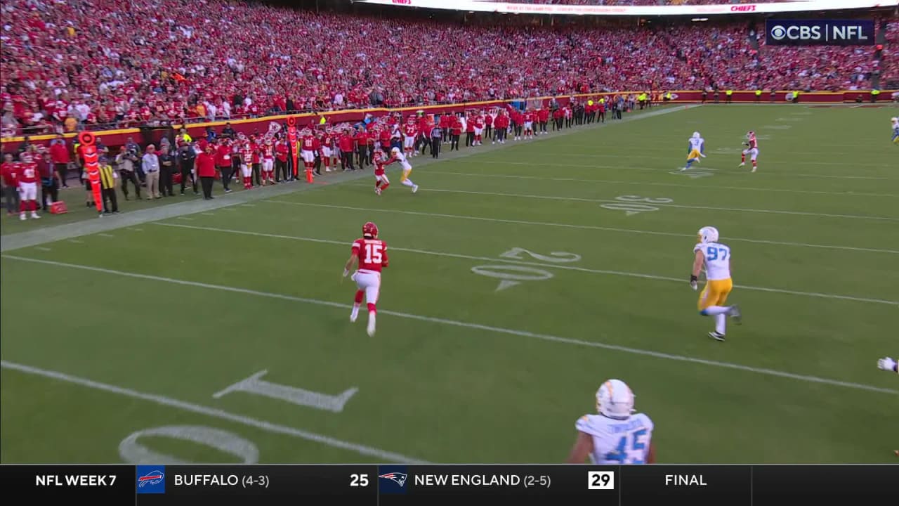 Kansas City Chiefs quarterback Patrick Mahomes takes off for 23-yard ...