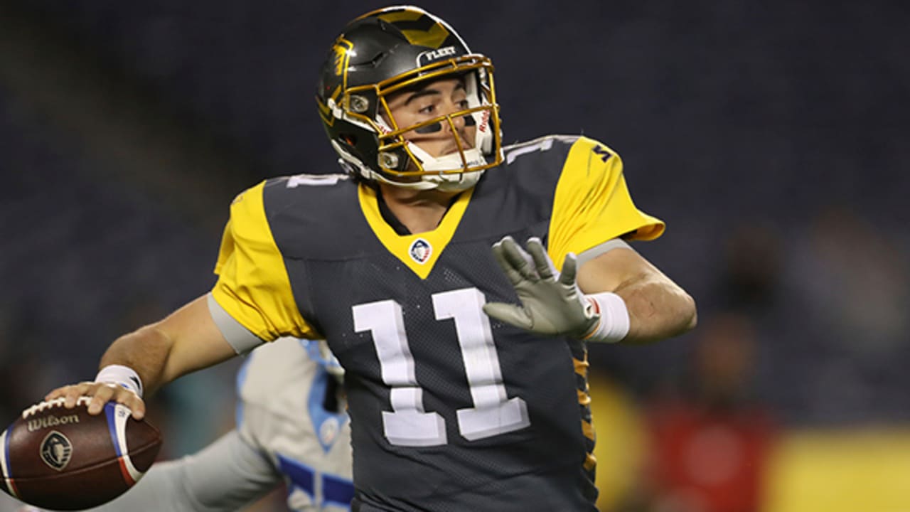 Mike Bercovici launches pass to Dontez Ford for 45-yard gain