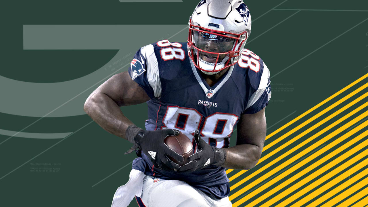Packers sign Martellus Bennett to three-year deal