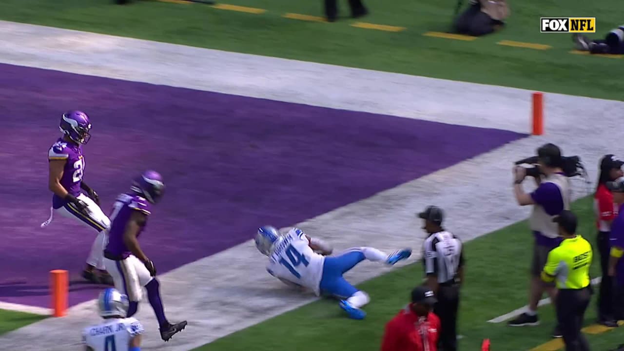 Detroit Lions wide receiver Amon-Ra St. Brown's leap for end zone is ...