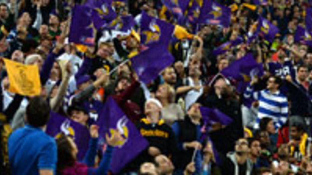 Big London crowd revels in Vikings' win over Steelers