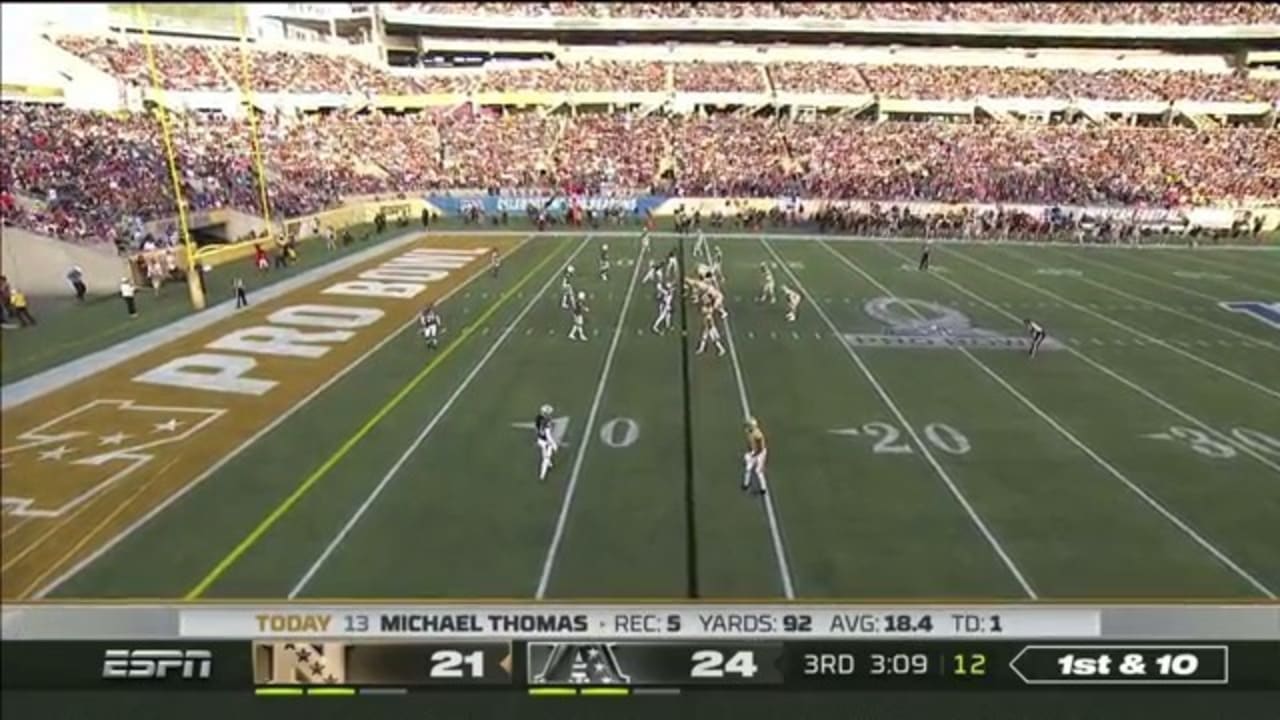 Davante Adams finishes TD with a dunk for Kobe