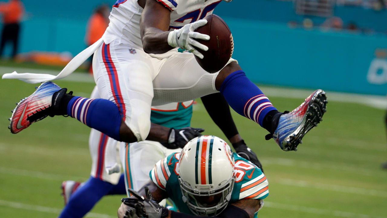 Bills' LeSean McCoy suffers sprained ankle, carted off