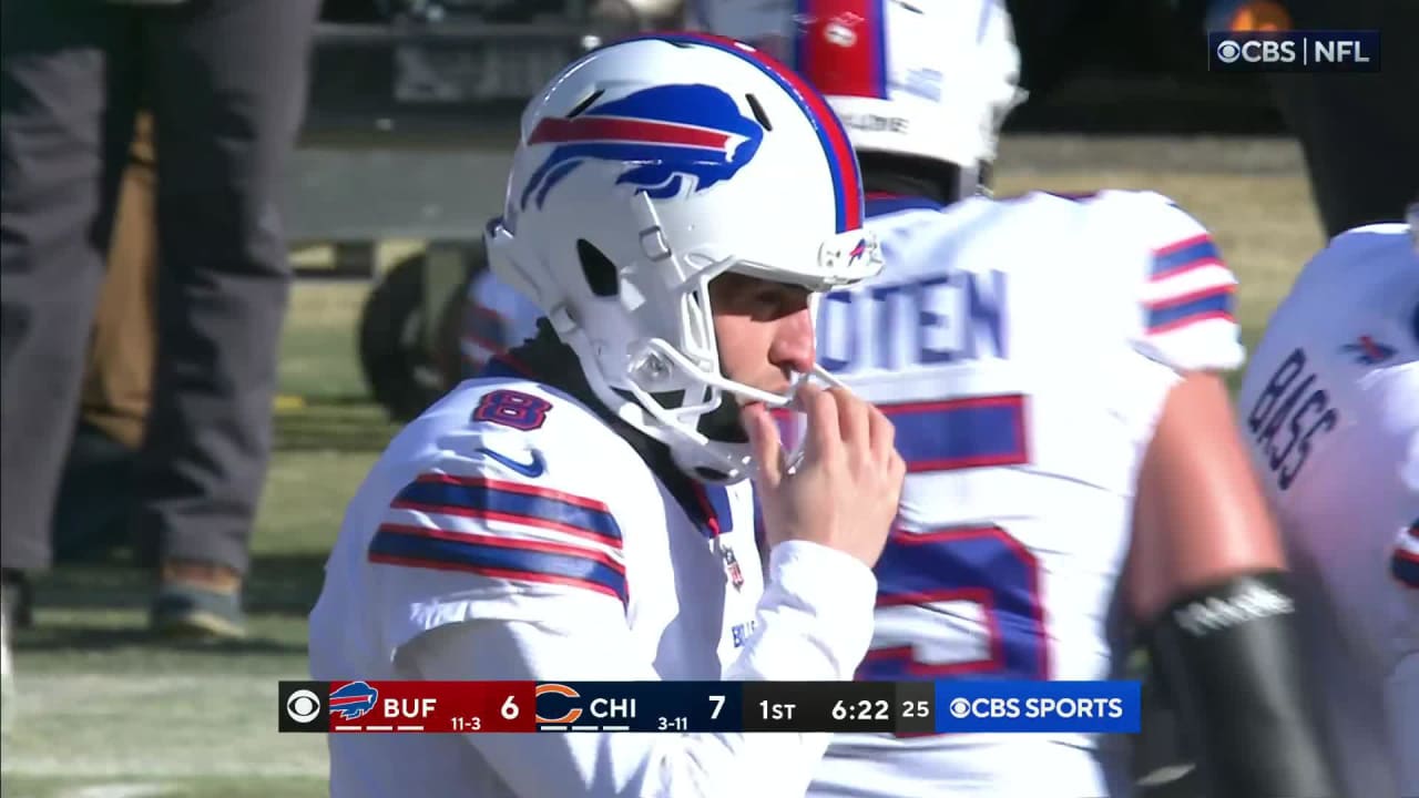 Wind takes Buffalo Bills kicker Tyler Bass' extra point to another area ...