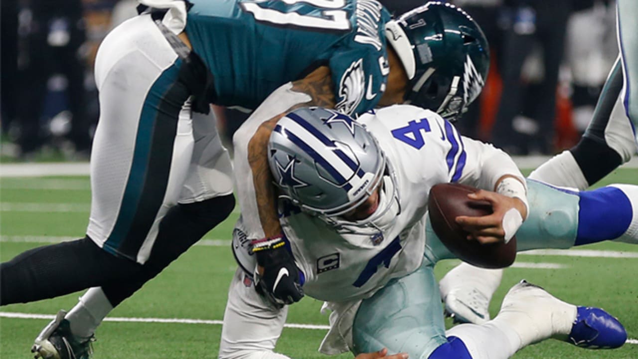 Dak loses control of low snap for costly loss