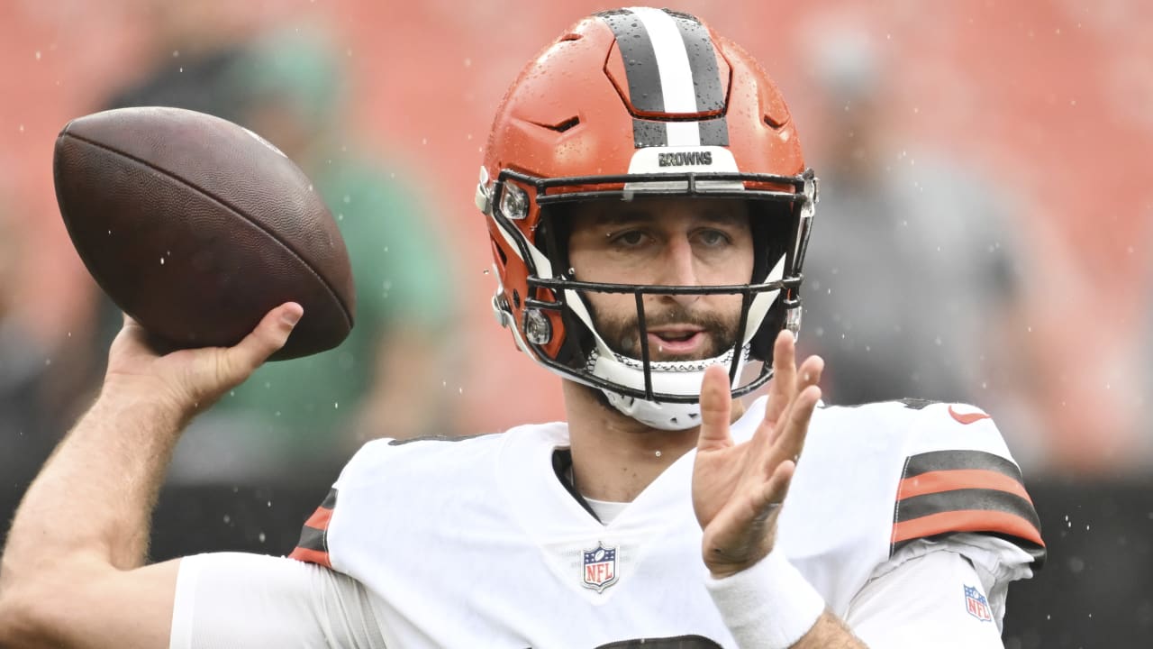 Cleveland Browns quarterback Josh Rosen tosses dime to wide receiver ...