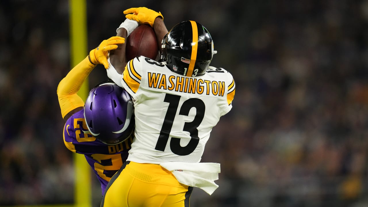 Pittsburgh Steelers wide receiver James Washington's outmuscles ...