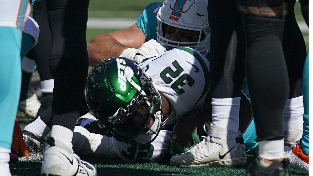 New York Jets running back Michael Carter goes up the middle for goal ...