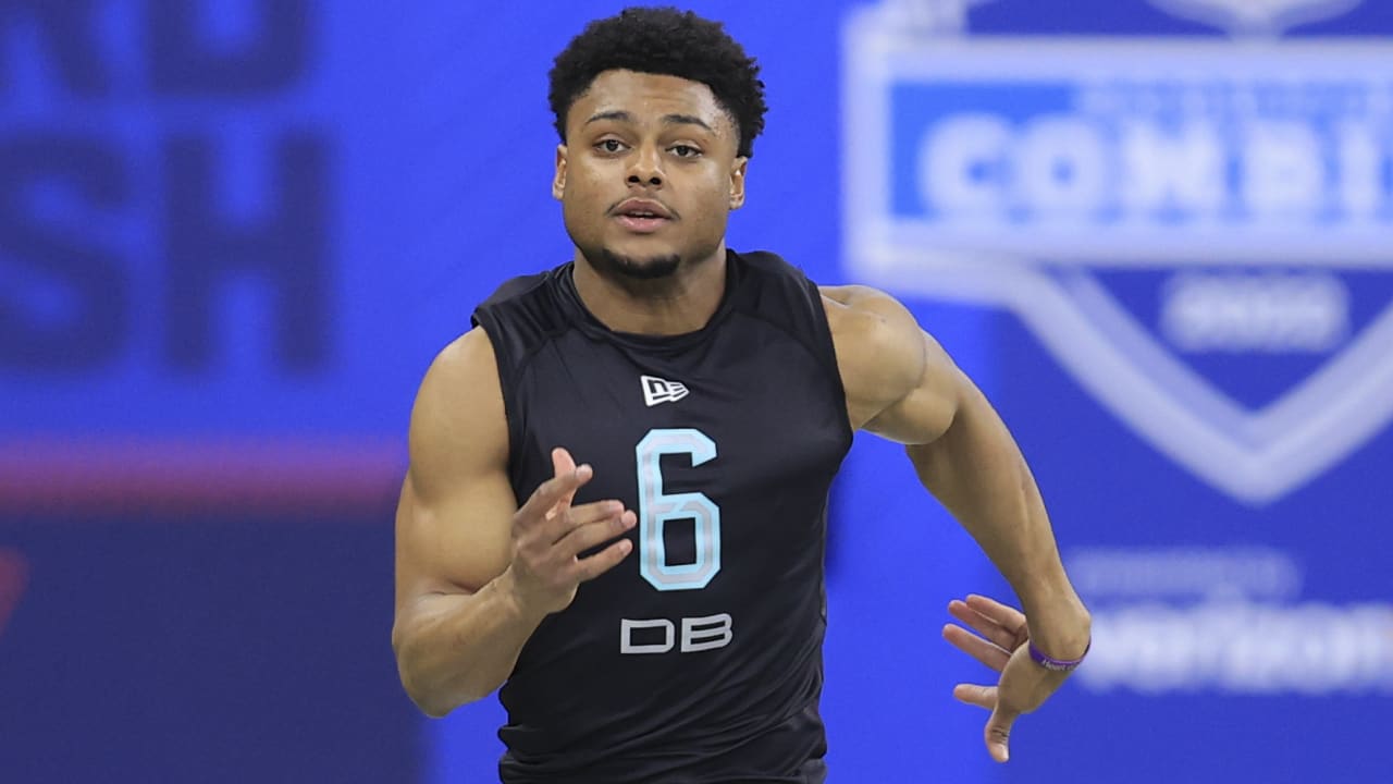 Defensive back Coby Bryant runs official 4.54-second 40-yard dash at ...