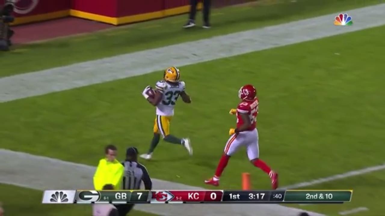 Aaron Rodgers drops perfect throw in to Aaron Jones on sluggo route for ...