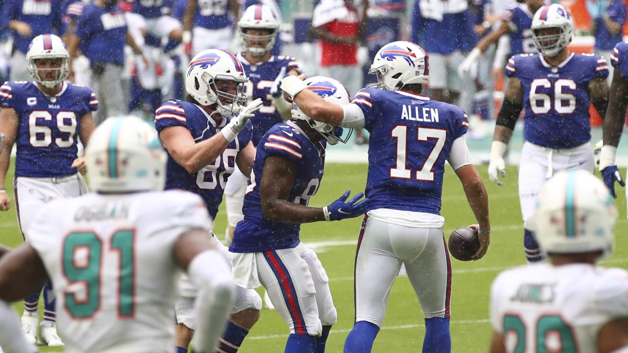 Buffalo Bills quarterback Josh Allen throws a 1-yard dart to tight end ...