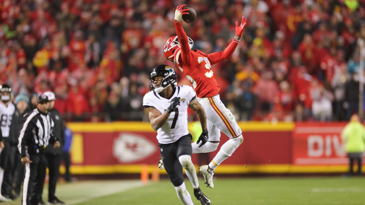 Kansas City Chiefs cornerback Jaylen Watson soars to snag Cincinnati ...