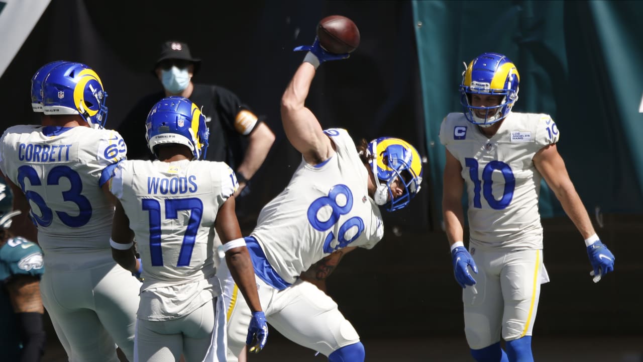 Los angeles Rams tight end Tyler Higbee takes Rams quarterback Jared ...