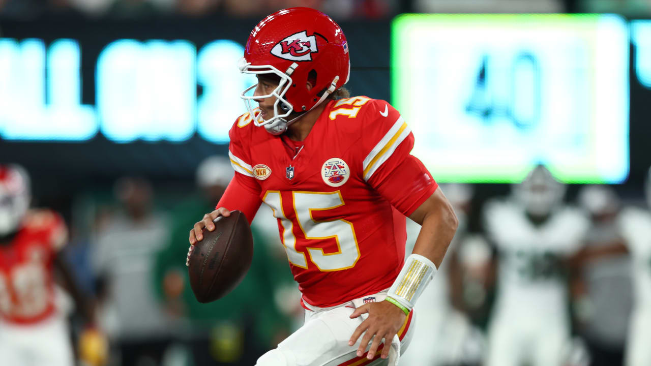 Kansas City Chiefs quarterback Patrick Mahomes' first pass of game hits ...