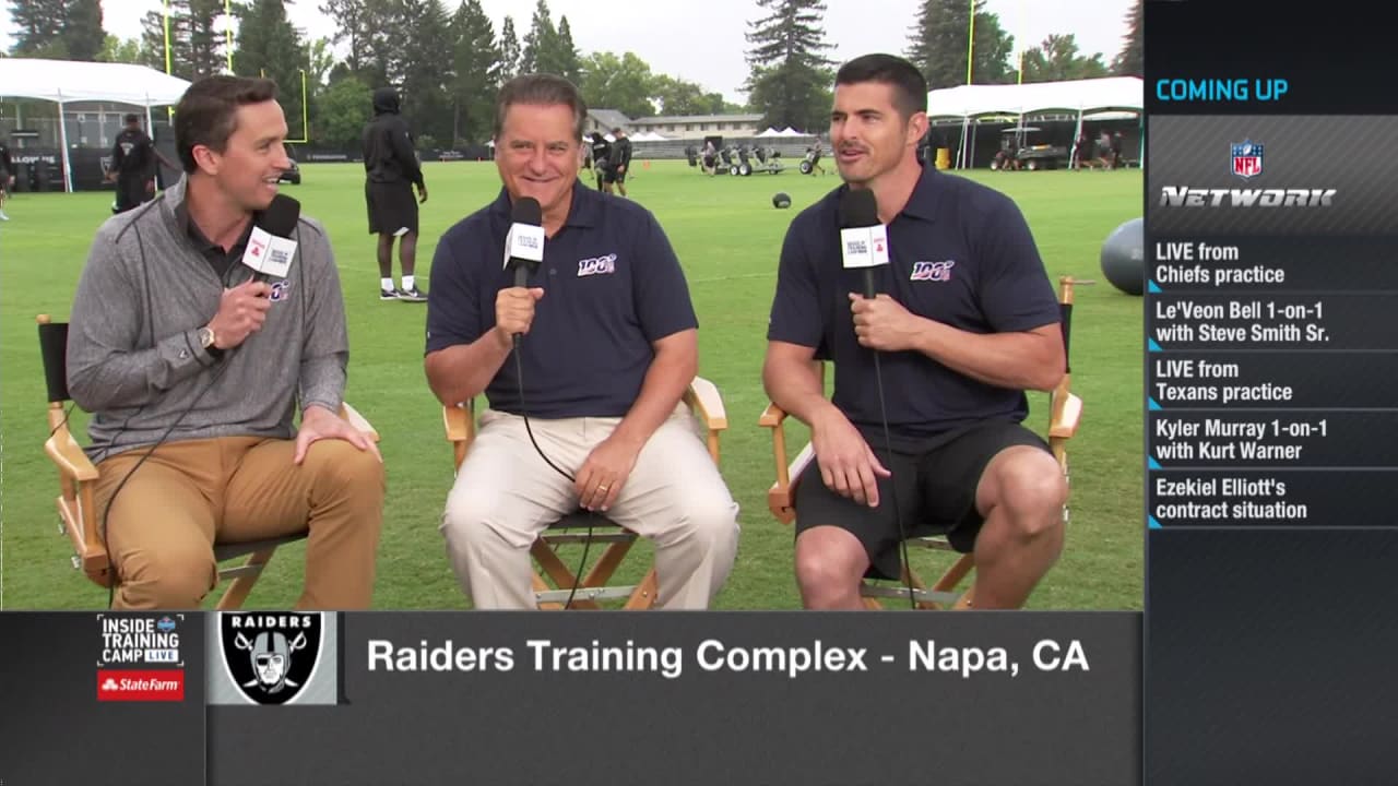 Oakland Raiders quarterback Derek Carr crashes interview to say hi to ...