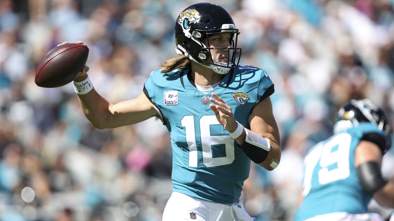 Jaguars QB Trevor Lawrence (knee) believed to have avoided major injury; considered day to day