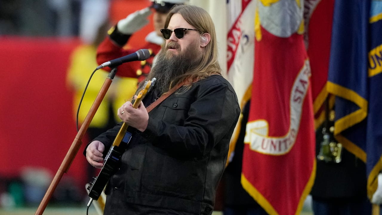 Grammy winner Chris Stapleton performs national anthem before Super ...