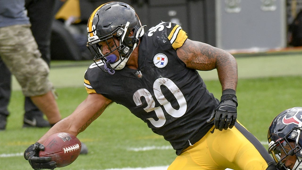 Pittsburgh Steelers running back James Conner barrels through defenders ...
