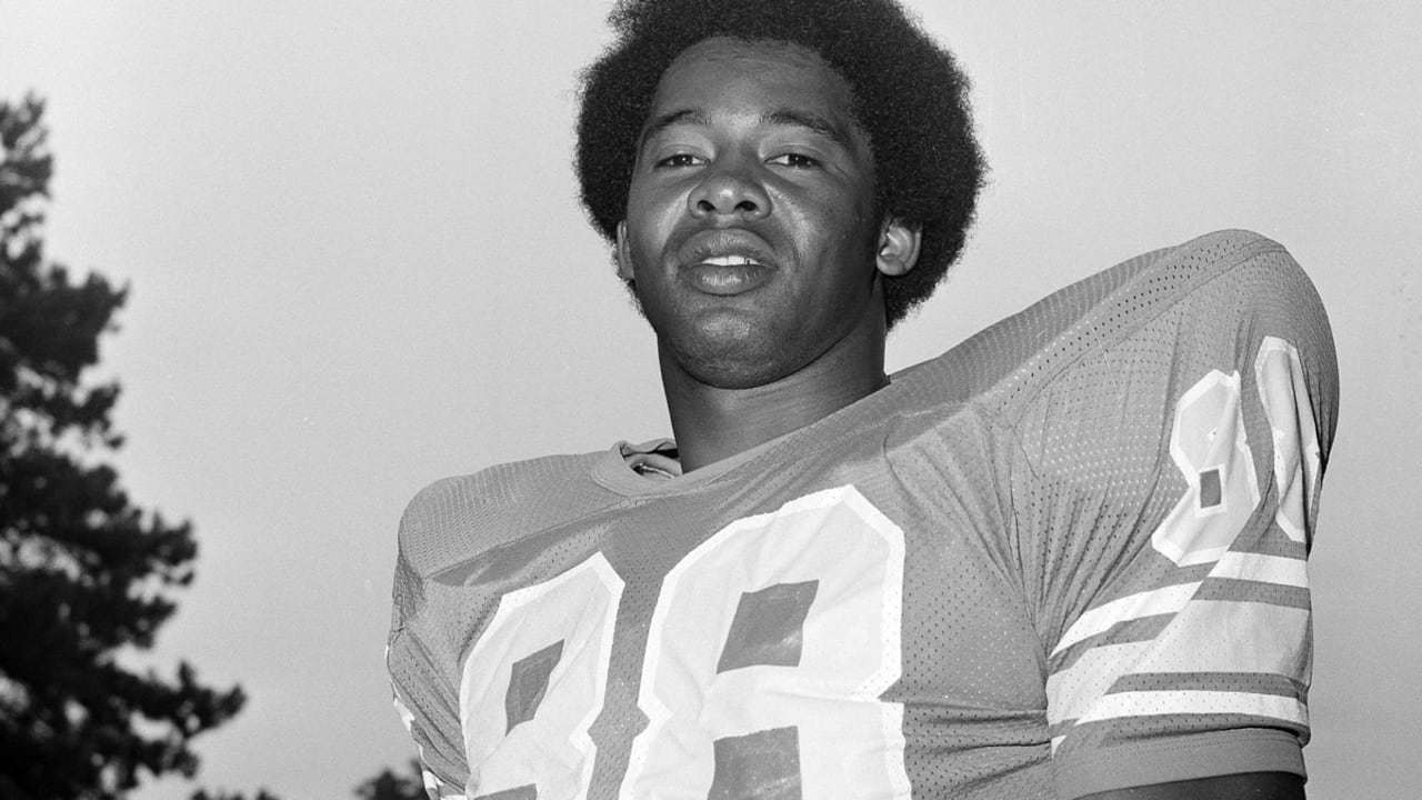 Hall of Fame TE Charlie Sanders dies at age 68