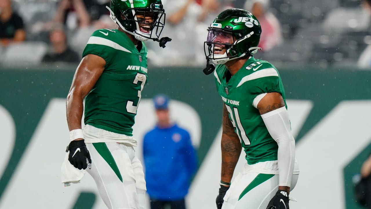 New York Jets tight end Lawrence Cager has space and goes untouched on ...