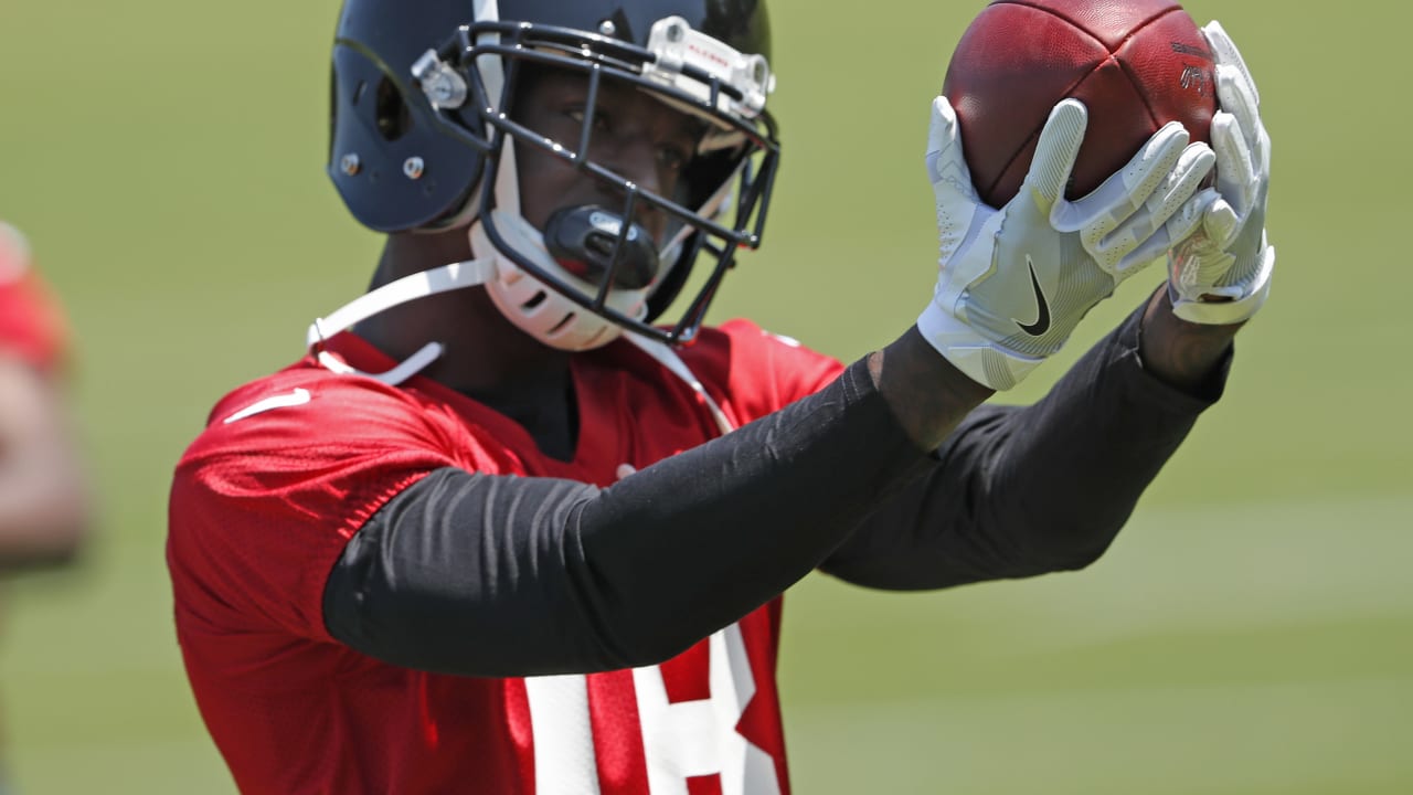 Falcons sign first-round wide receiver Calvin Ridley