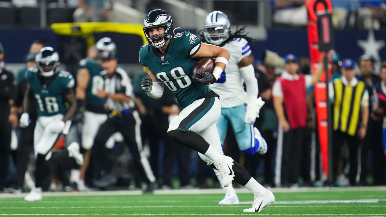 Philadelphia Eagles tight end Dallas Goedert rumbles through Dallas ...